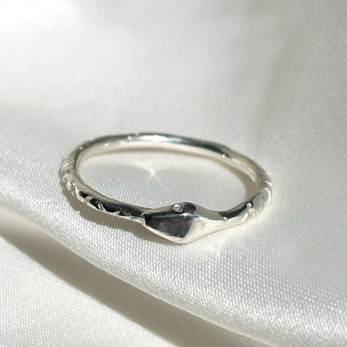 The Oracle Snake Ring Silver - Serpent & the Swan